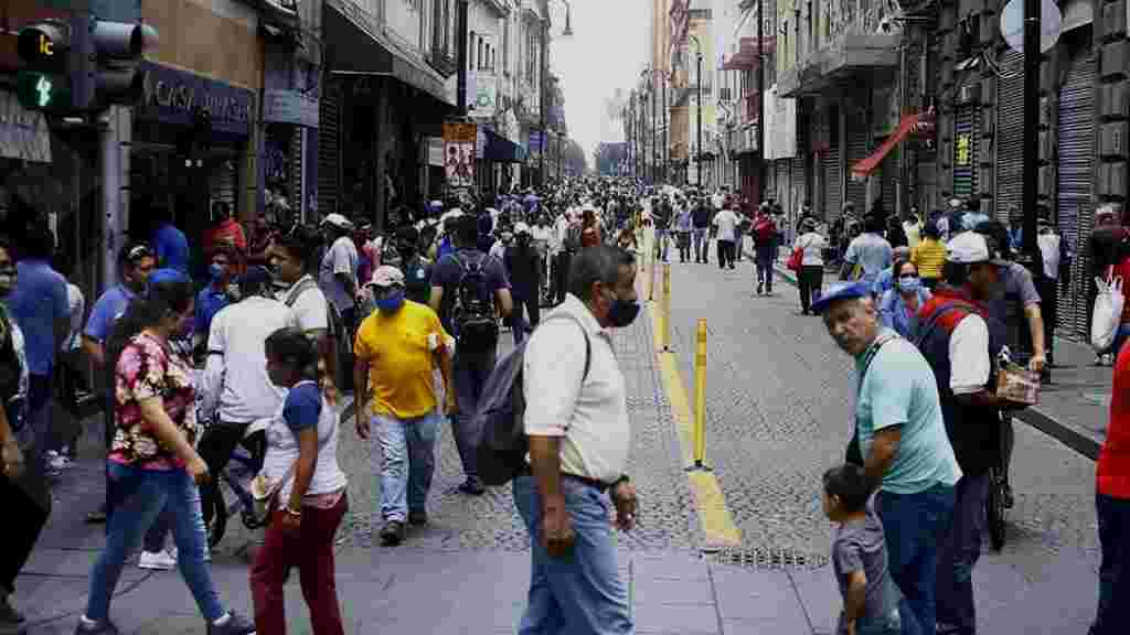 Triple epidemia de virus en México alcanzará pico en enero | Total Sapiens