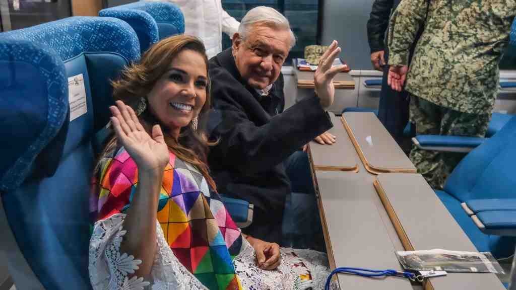 Mara y AMLO en primer viaje del Tren Maya Cancún-Palenque | Total Sapiens